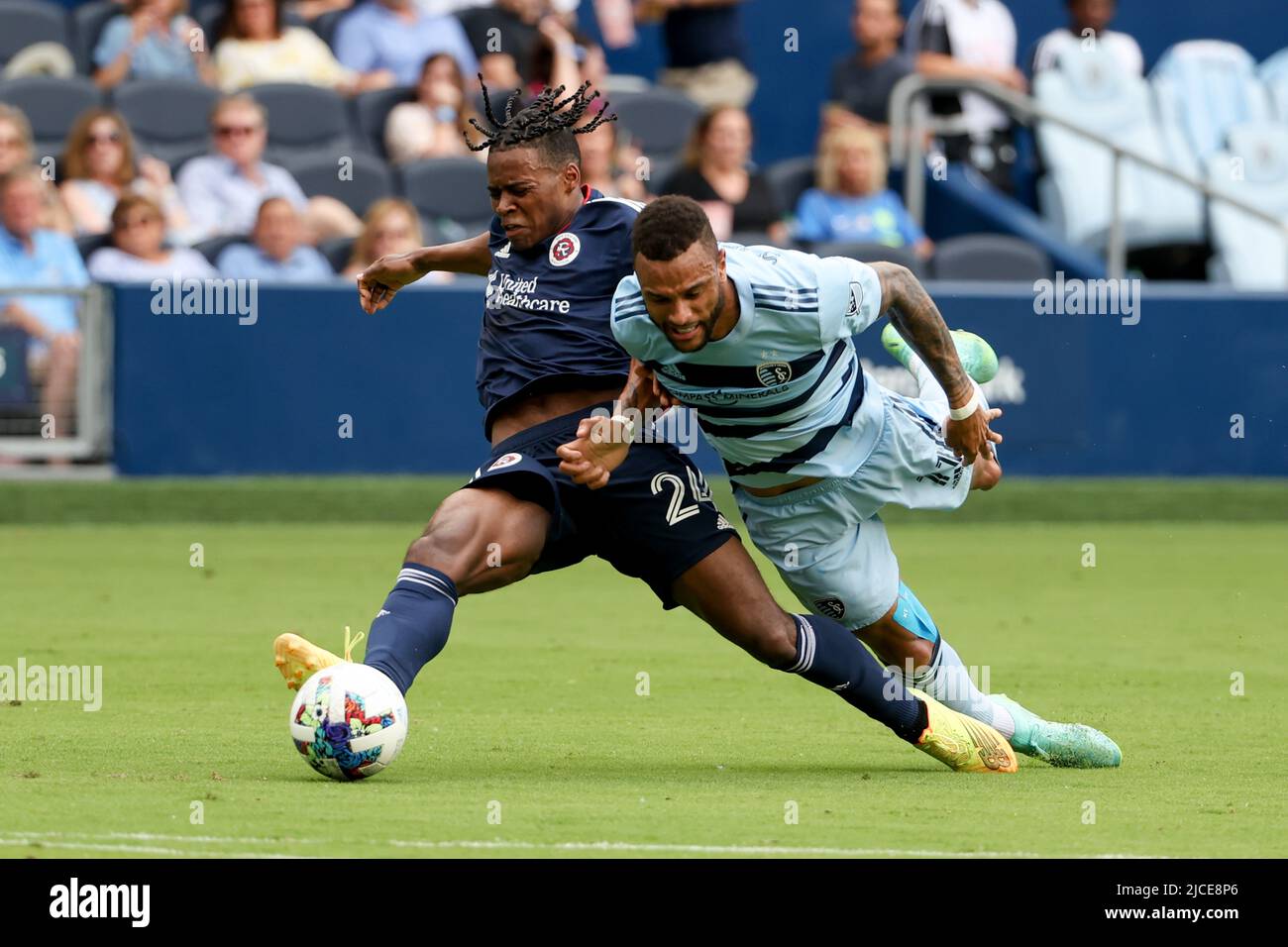 KANSAS Kansas City, KS - JUNE 12: Sporting Kansas City defender Kayden ...