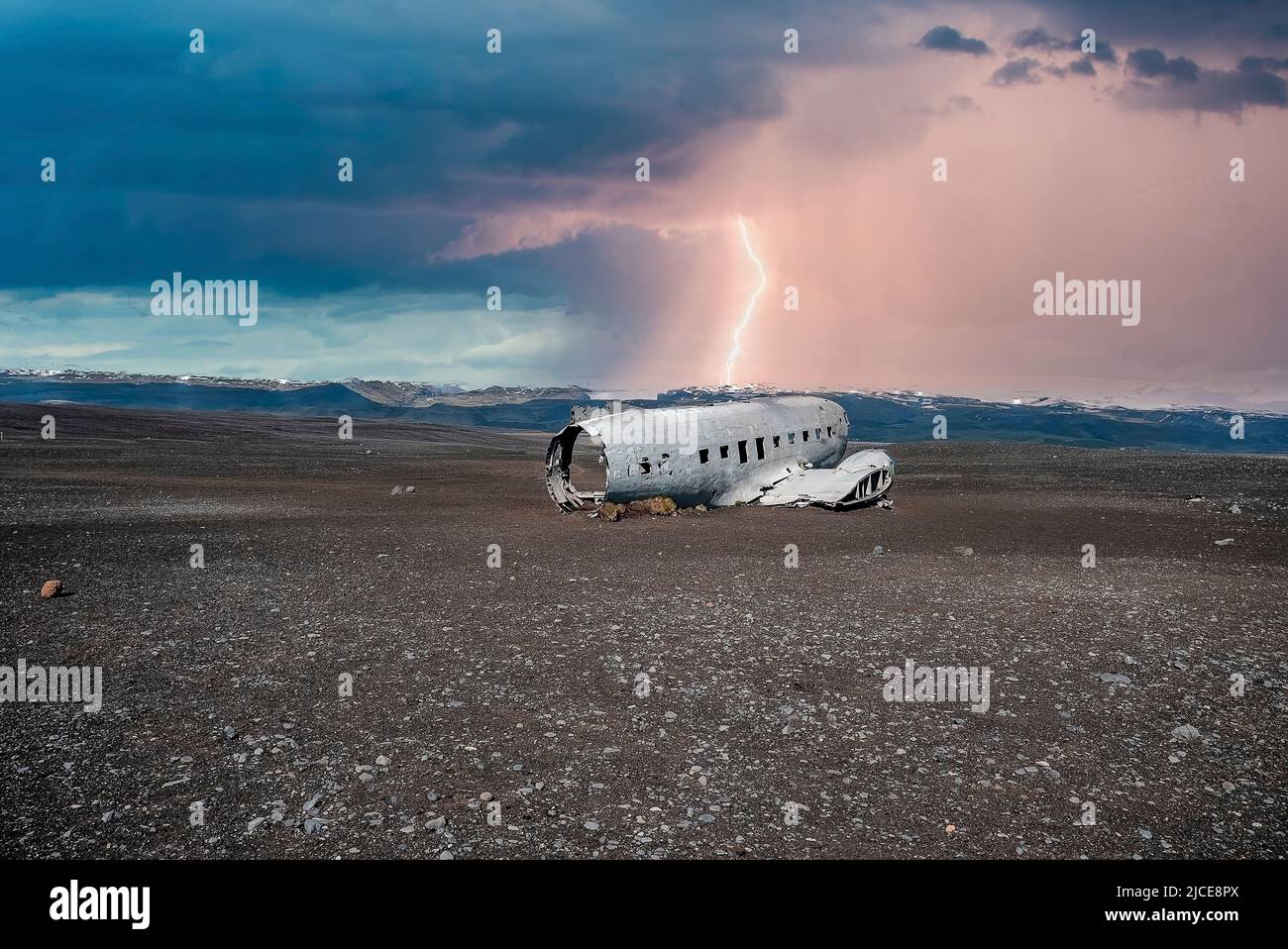Lightning damage airplane hi-res stock photography and images - Alamy