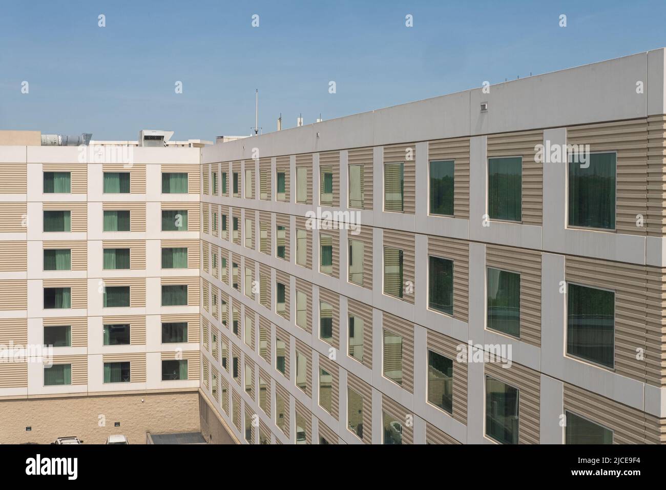 Line of windows hi-res stock photography and images - Alamy