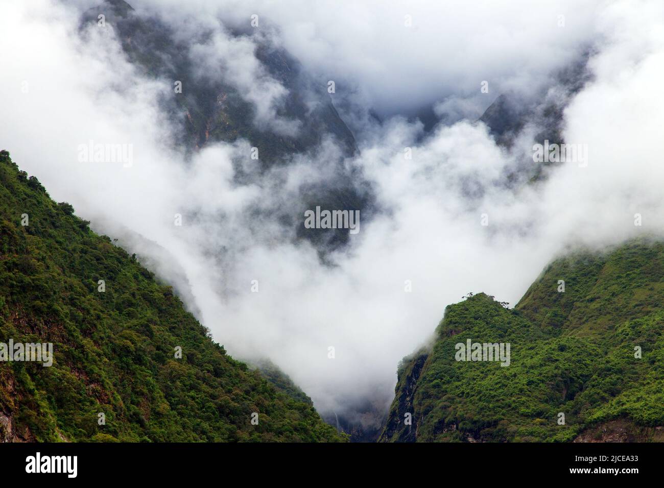 Peruvian alps hi-res stock photography and images - Alamy