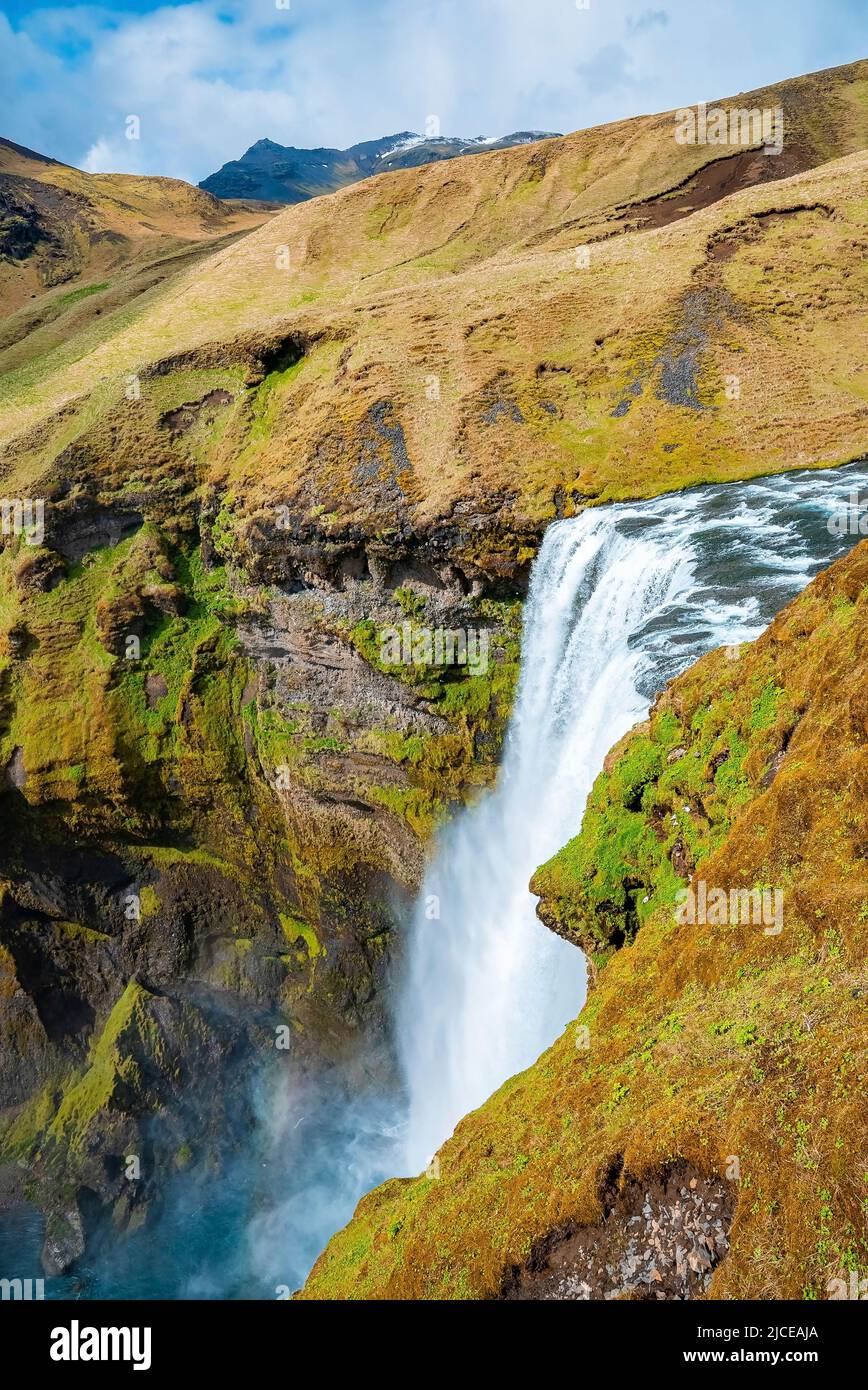 Waterfall falling from rock hi-res stock photography and images - Alamy