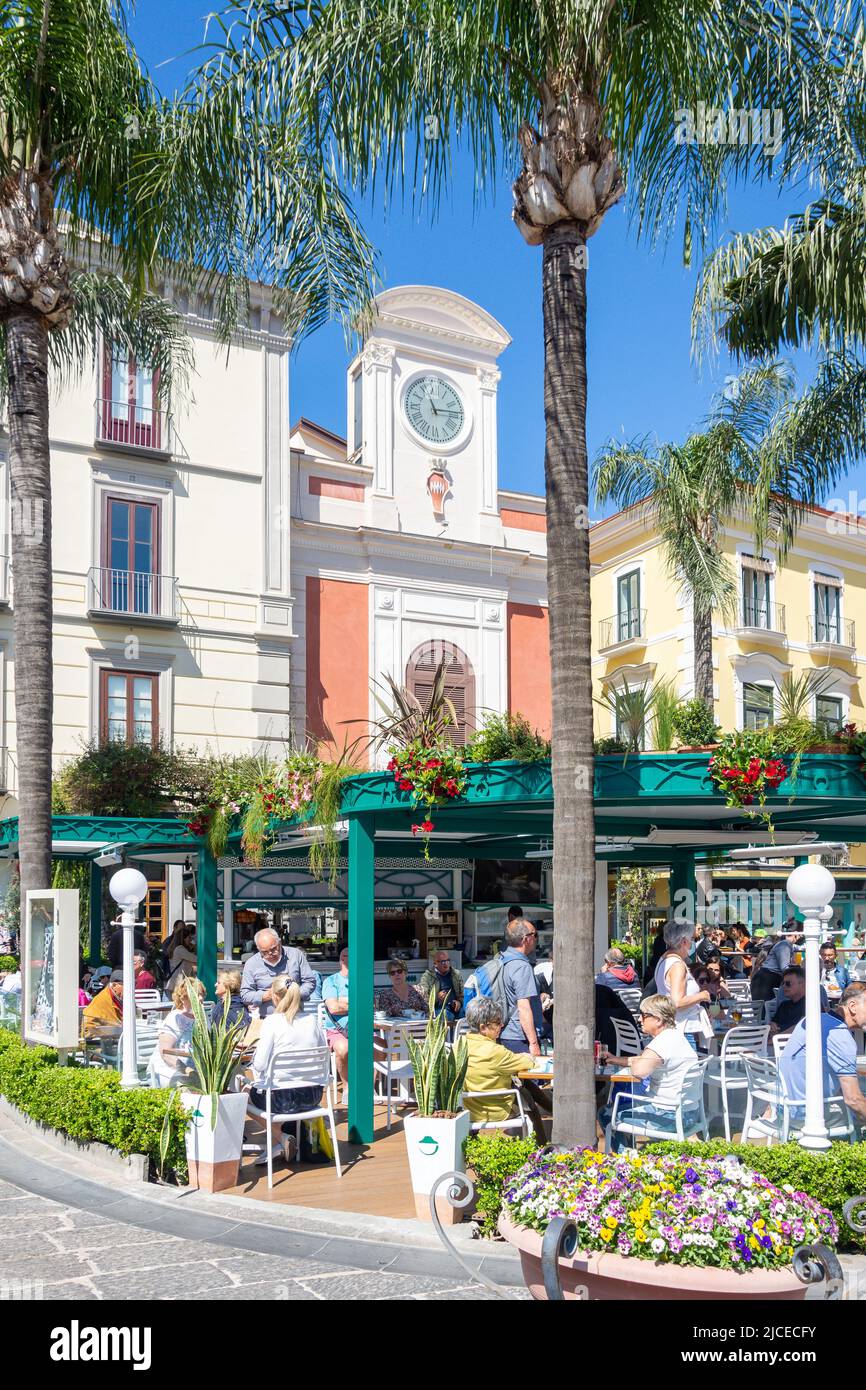 Traditional restaurant and bar hi-res stock photography and images - Alamy