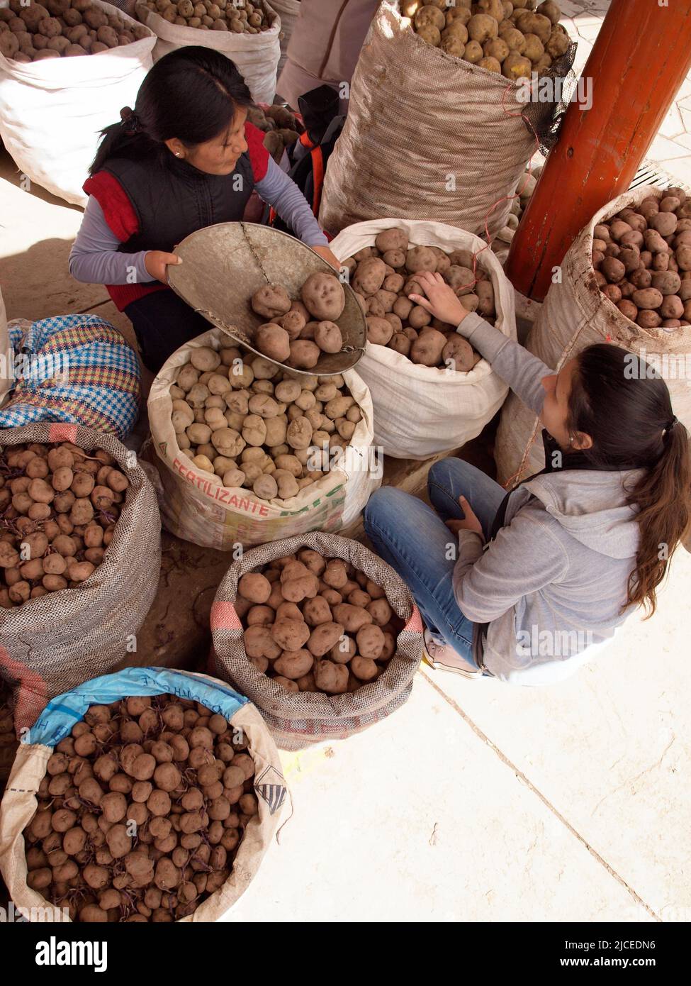 Buying potatoes hi-res stock photography and images - Alamy