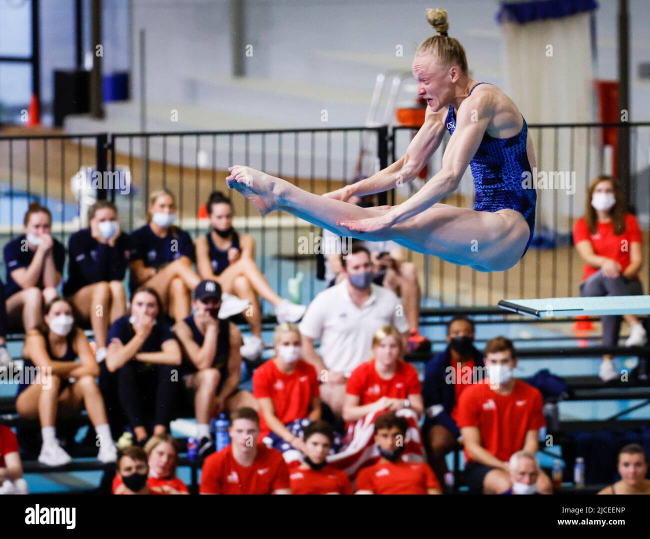 Sarah Bacon, of the United States, competes in the Women's Open 3M ...