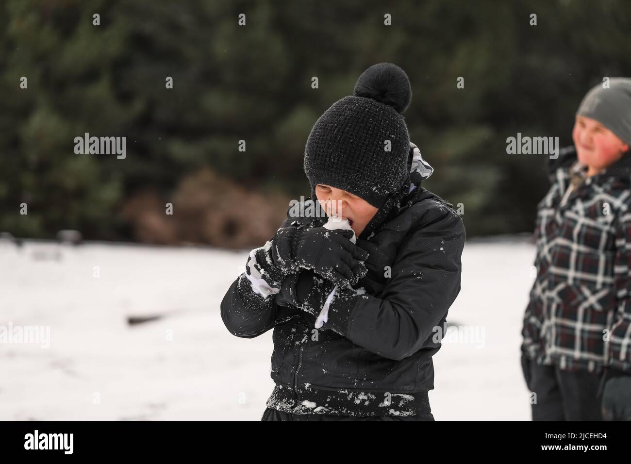 Boys winter hi-res stock photography and images - Alamy
