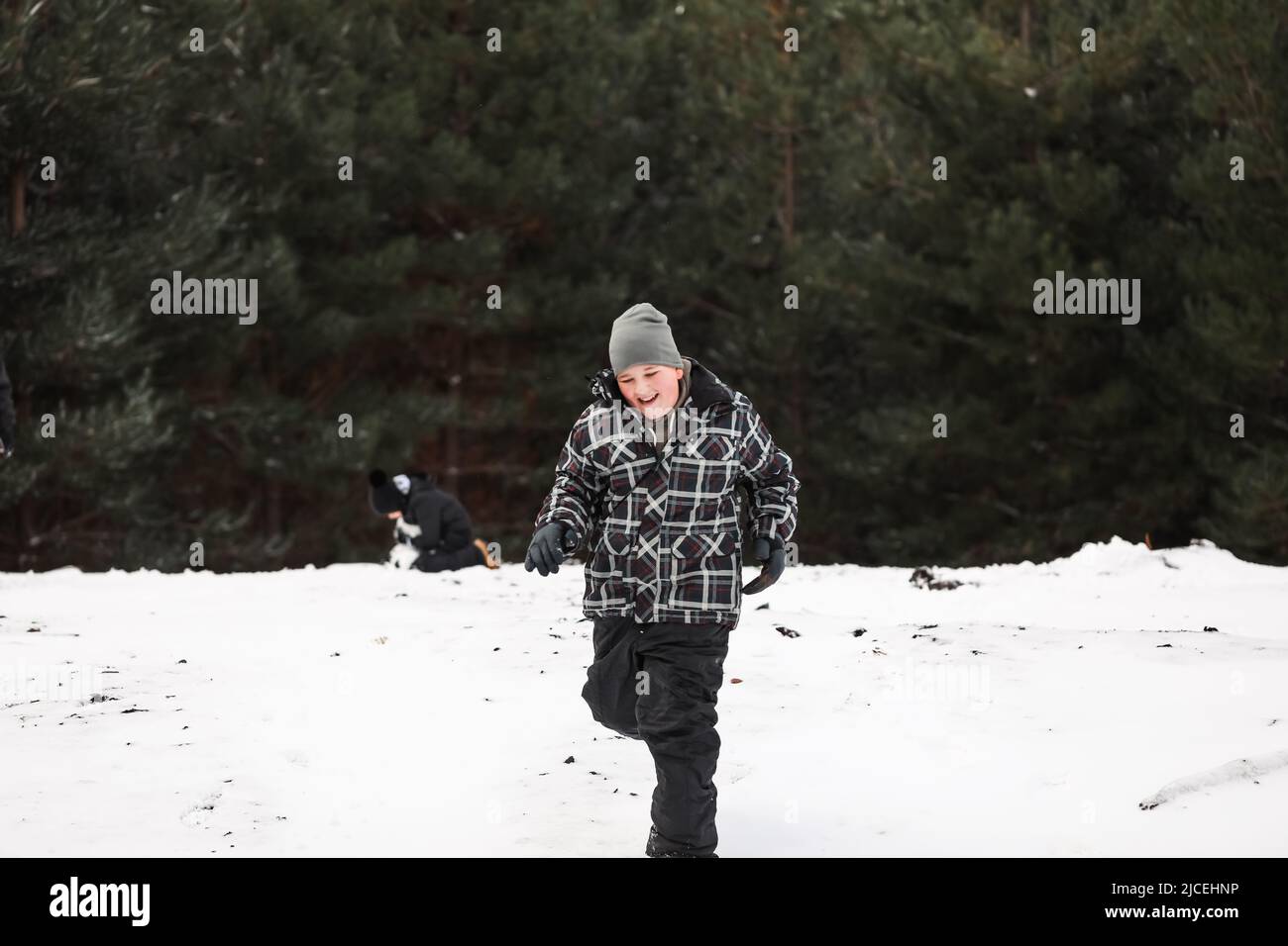 Kid playing snowball fight hi-res stock photography and images - Alamy