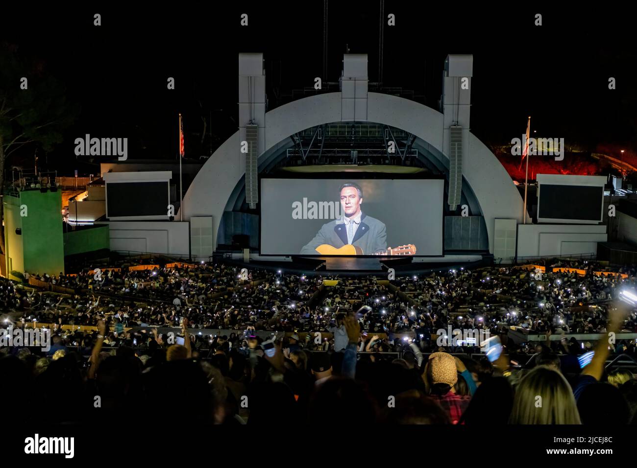 Crowd sing along hi-res stock photography and images - Alamy