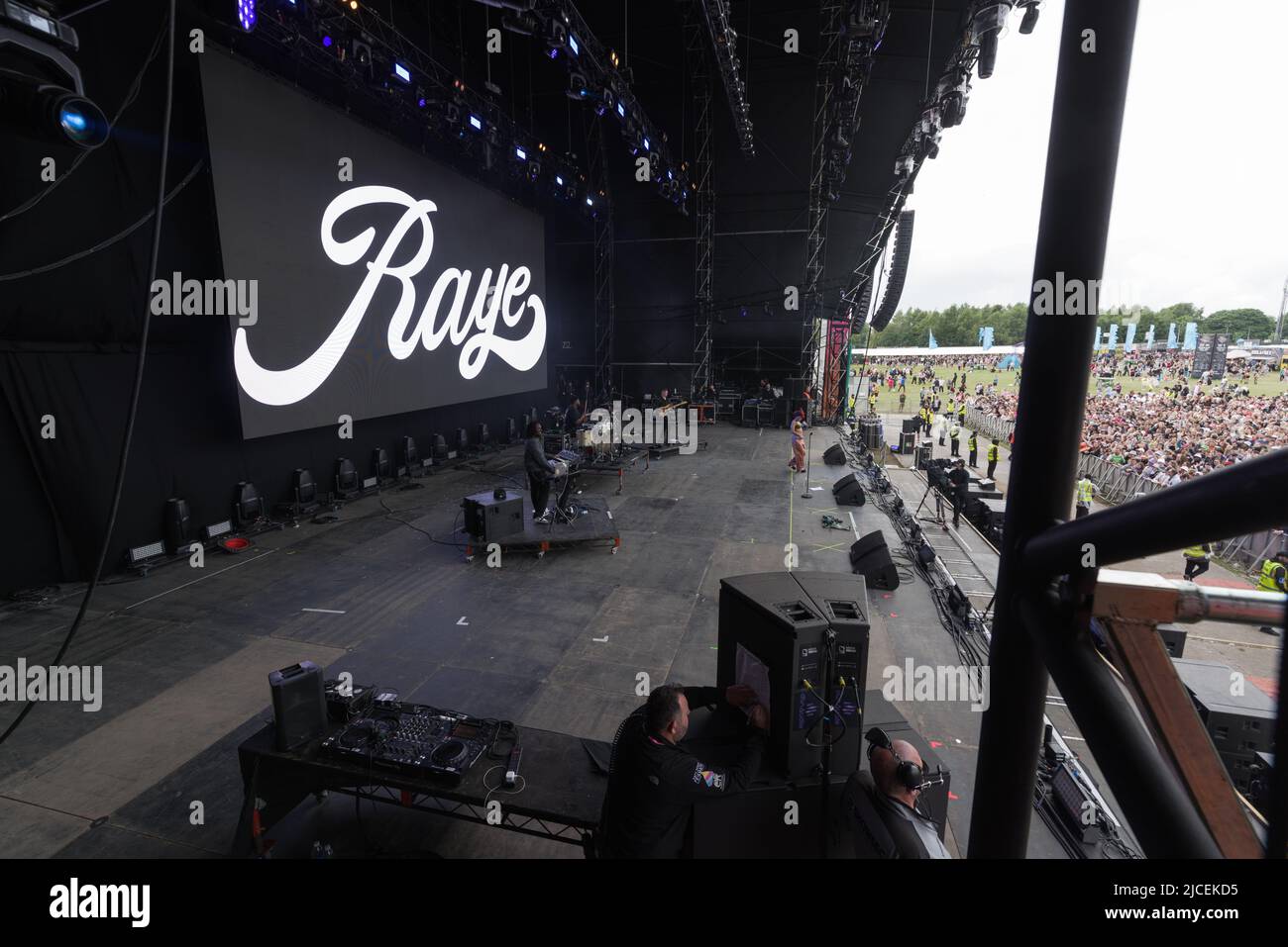 Raye singer 2022 hi-res stock photography and images - Alamy