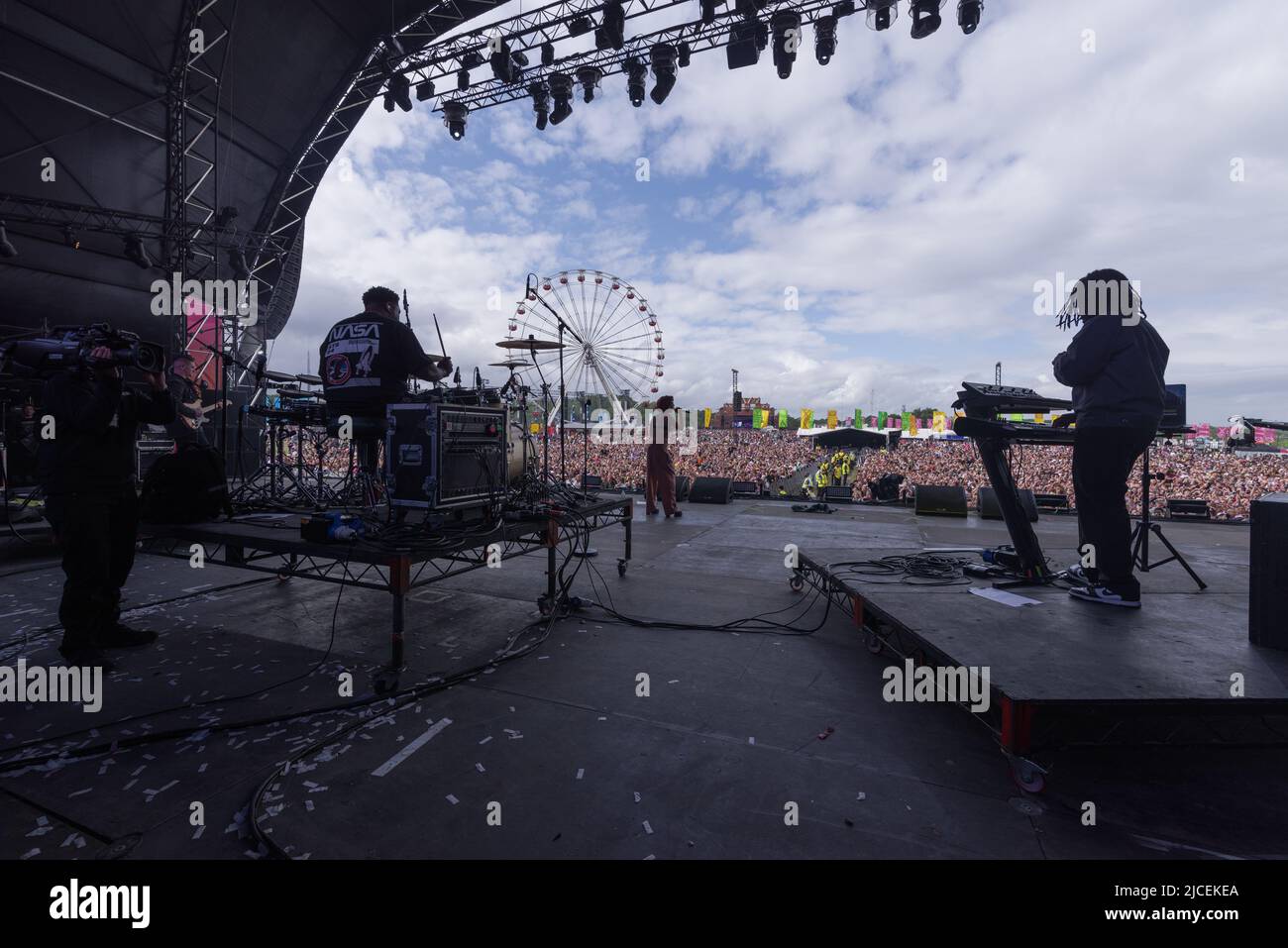 Raye singer 2022 hi-res stock photography and images - Alamy