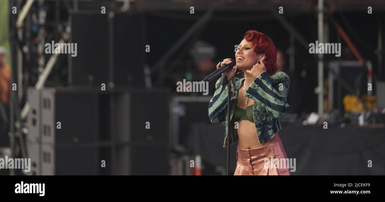 Raye singer 2022 hi-res stock photography and images - Alamy