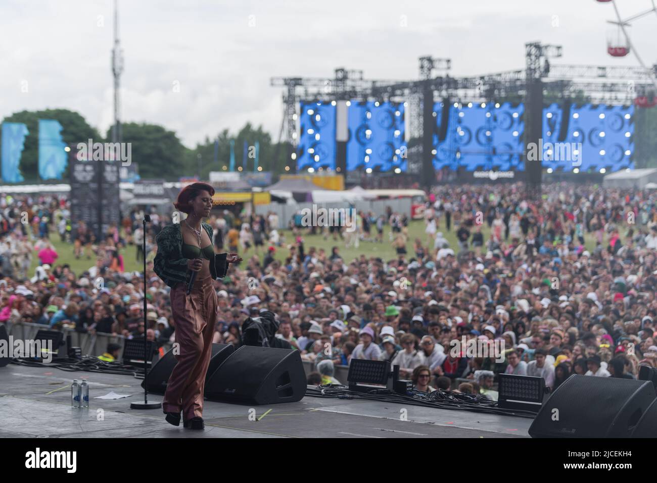 Raye singer 2022 hi-res stock photography and images - Alamy