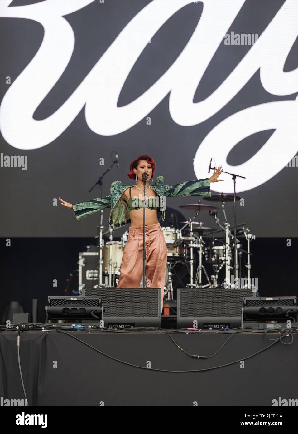 Raye singer 2022 hi-res stock photography and images - Alamy