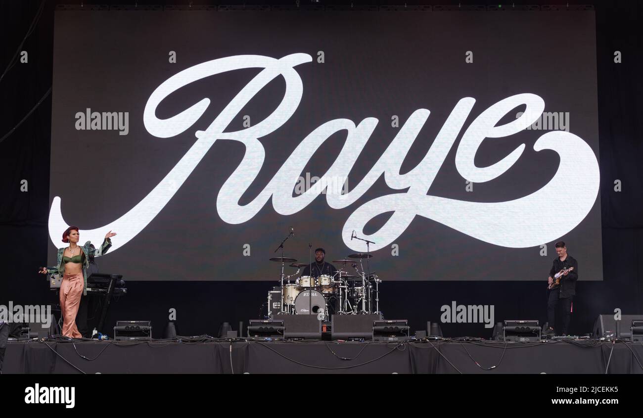 Raye singer 2022 hi-res stock photography and images - Alamy