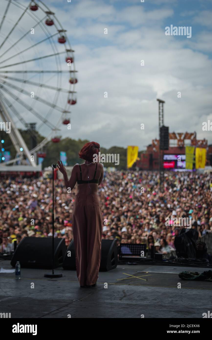 Raye singer 2022 hi-res stock photography and images - Alamy