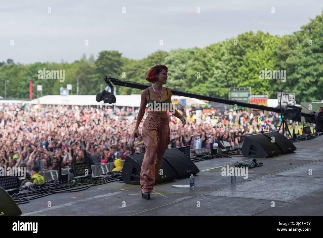 Raye singer 2022 hi-res stock photography and images - Alamy