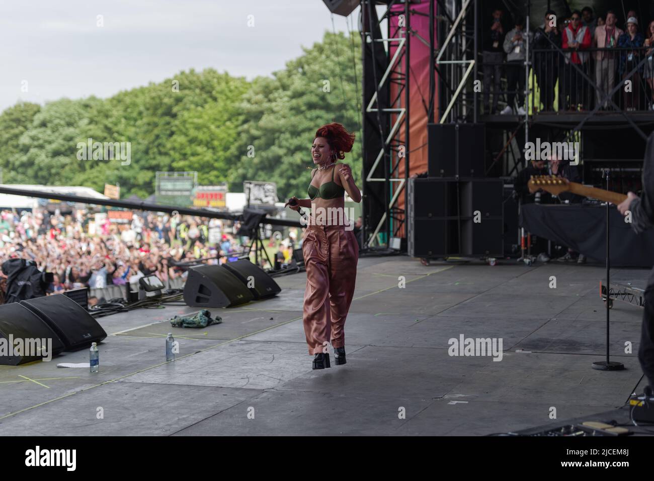 Raye singer 2022 hi-res stock photography and images - Alamy