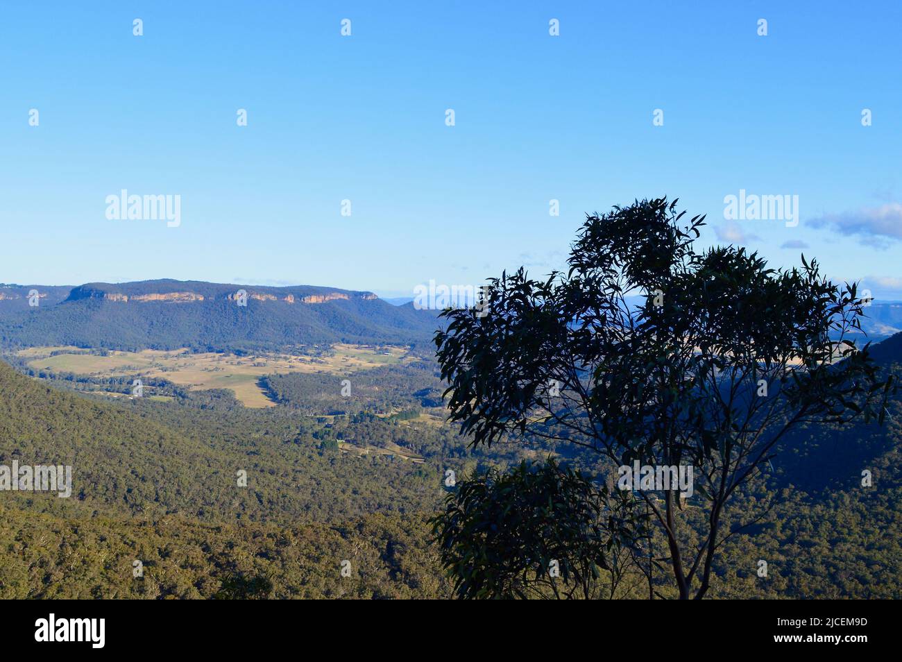 A view from Mitchell Pass Lookout in the Blue Mountains of Australia ...