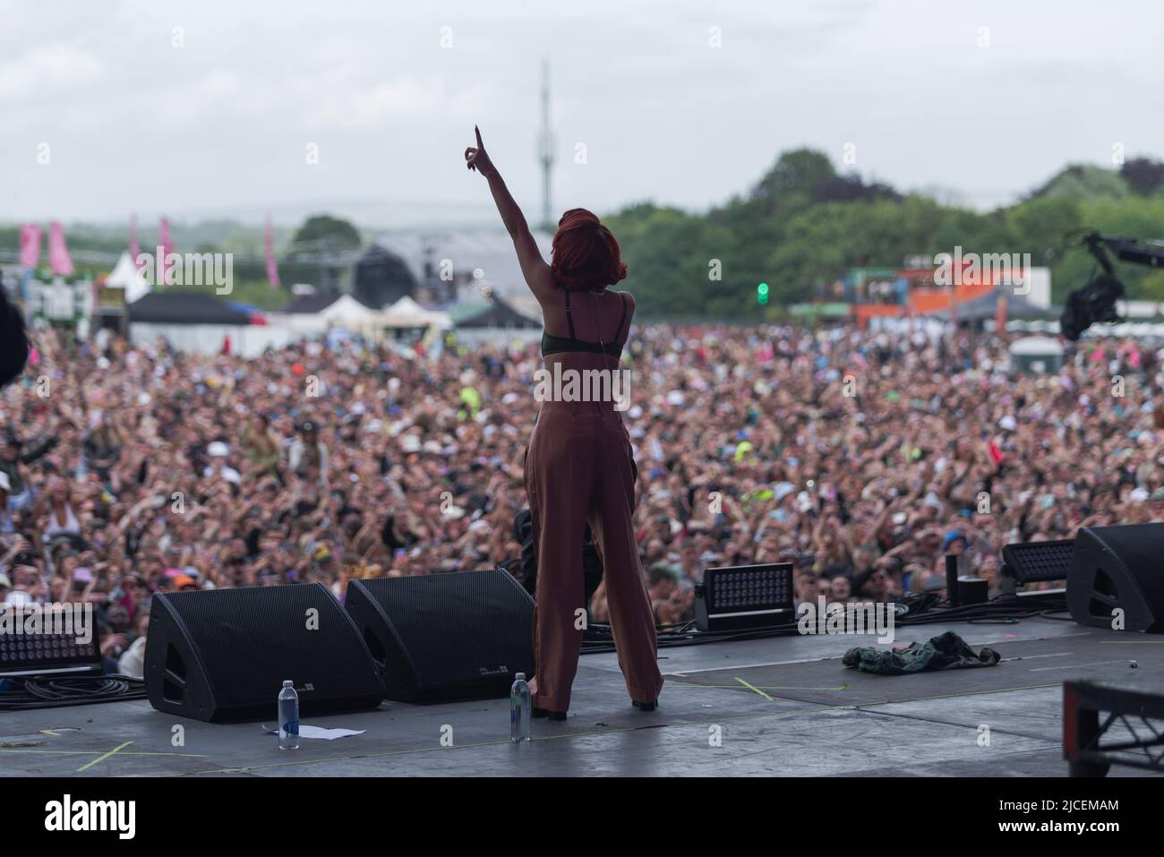 Raye singer 2022 hi-res stock photography and images - Alamy
