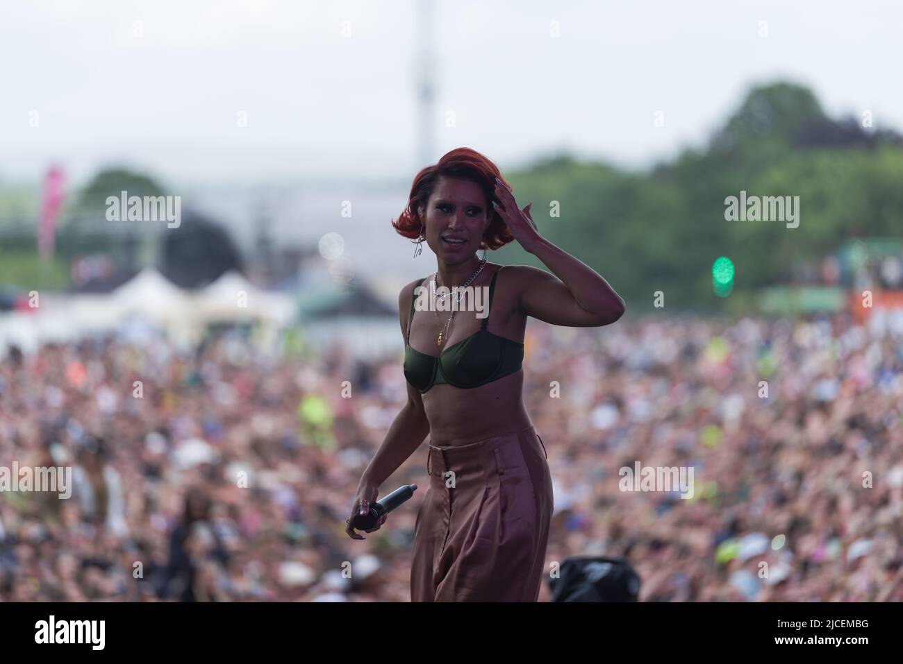 Raye singer 2022 hi-res stock photography and images - Alamy