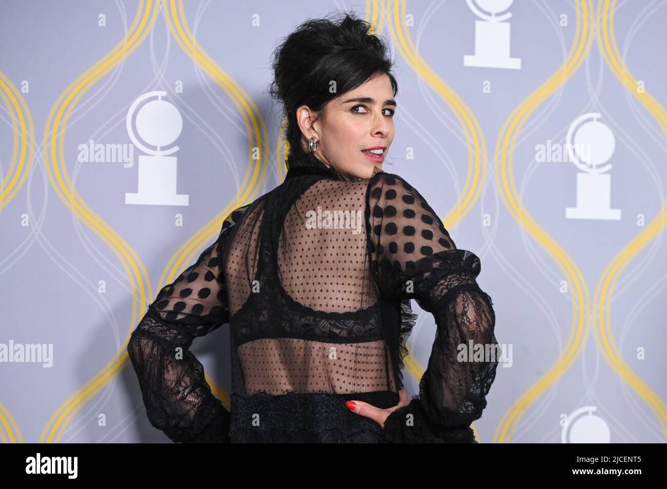 New York City, US, June 12, 2022. Sarah Silverman walking on the red ...