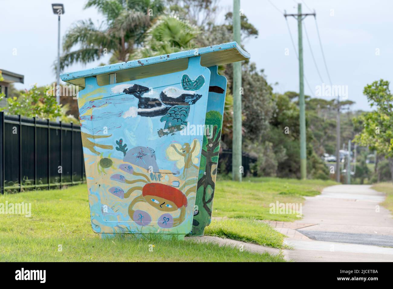 Bus shelters hi-res stock photography and images - Alamy