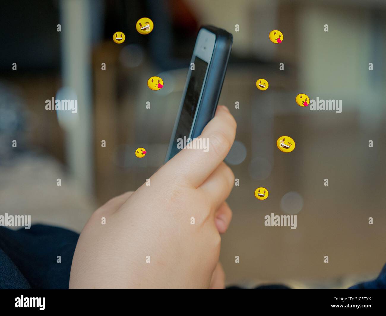 Mobile typing hi-res stock photography and images - Alamy