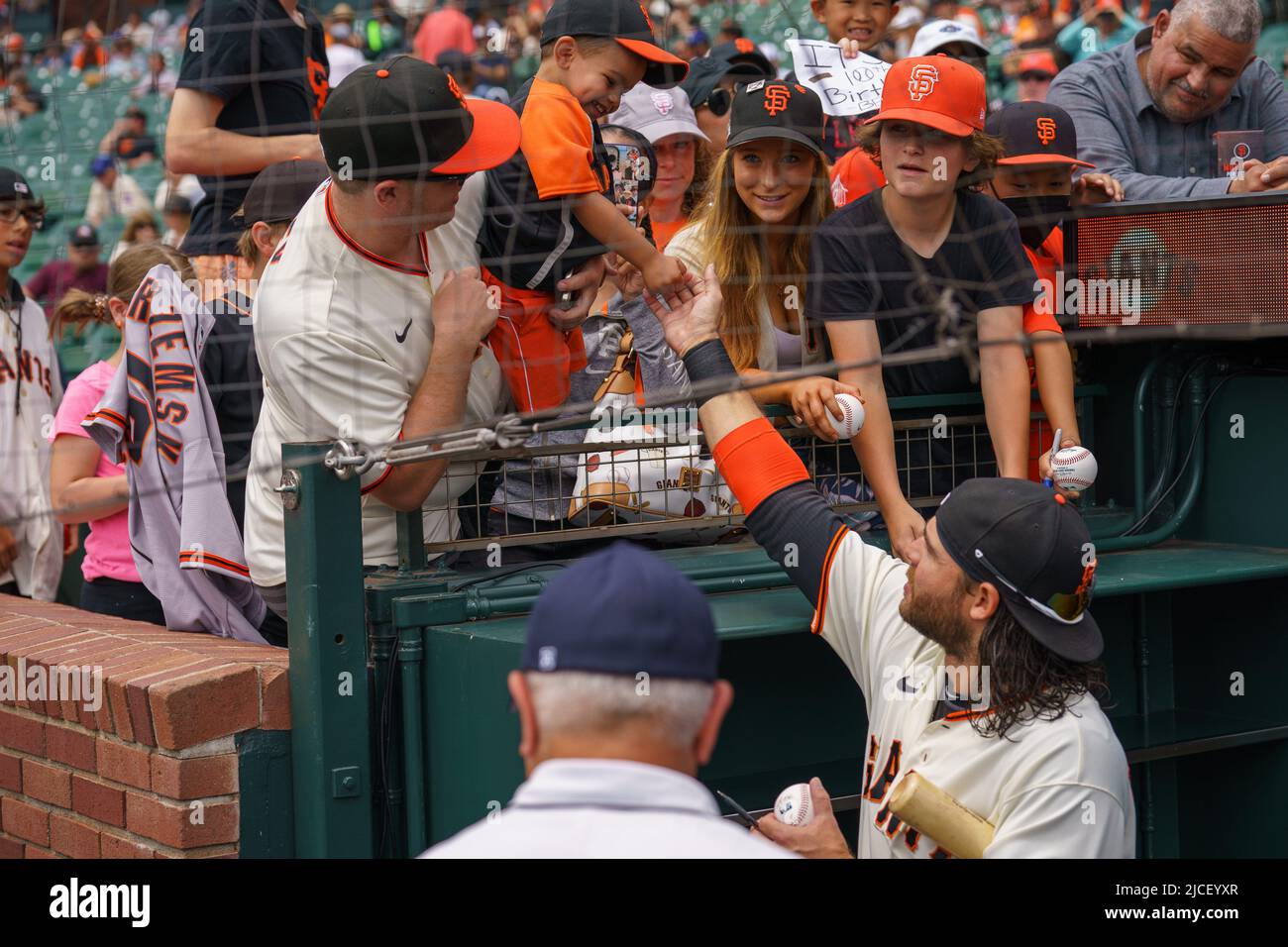 San Francisco Giants shortstop Brandon Crawford (35) gets high fives ...