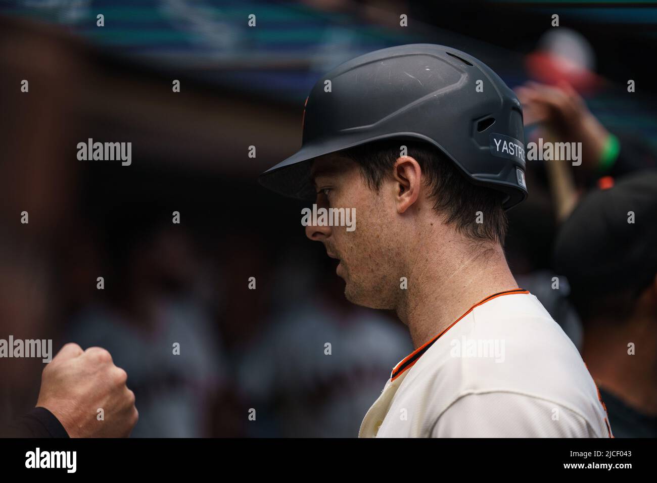 San Francisco Giants right fielder Mike Yastrzemski (5) gets fist bumps ...