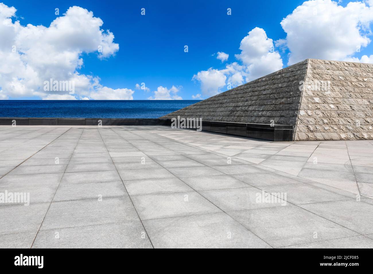 Empty square hi-res stock photography and images - Alamy