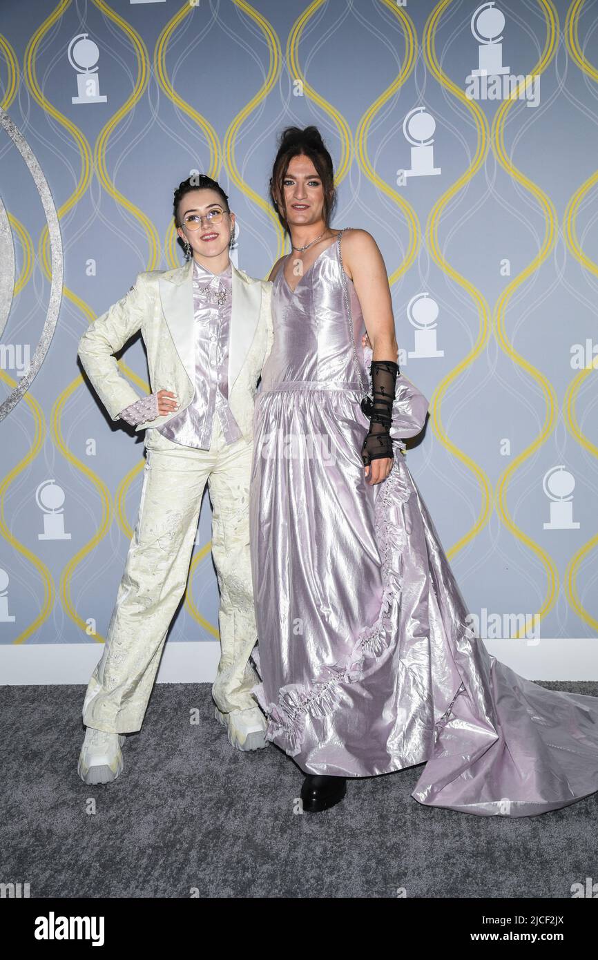 New York City, US, June 12, 2022. Lucy Moss and Toby Marlow walking on ...