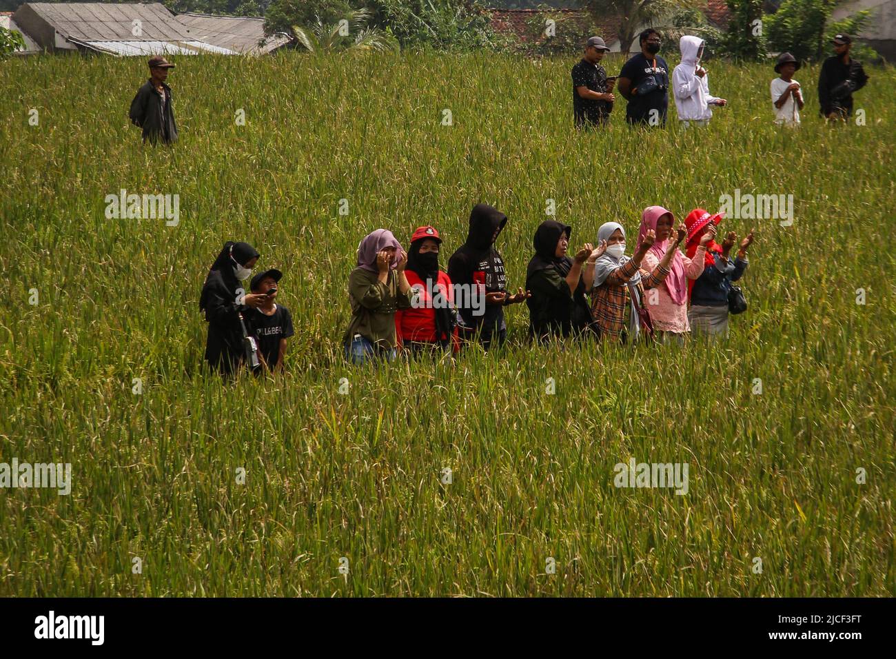 Cimaung, West Java, Indonesia. 13th June, 2022. Residents watched the ...