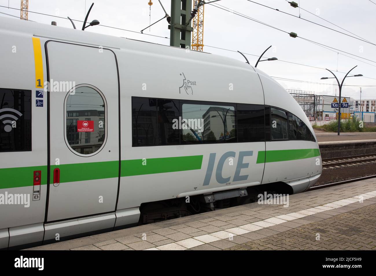 Rear of train hi-res stock photography and images - Alamy