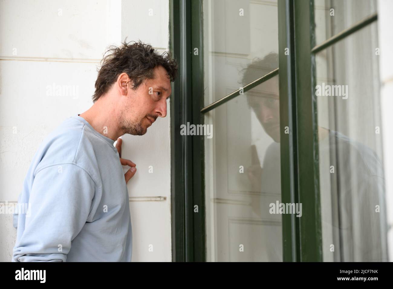 Hamburg, Germany. 11th June, 2022. Actor Hans Löw looks through a ...