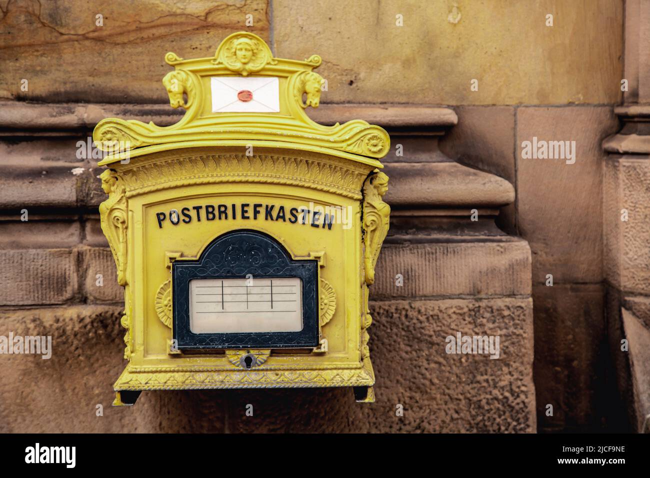 Classic post box hi-res stock photography and images - Alamy