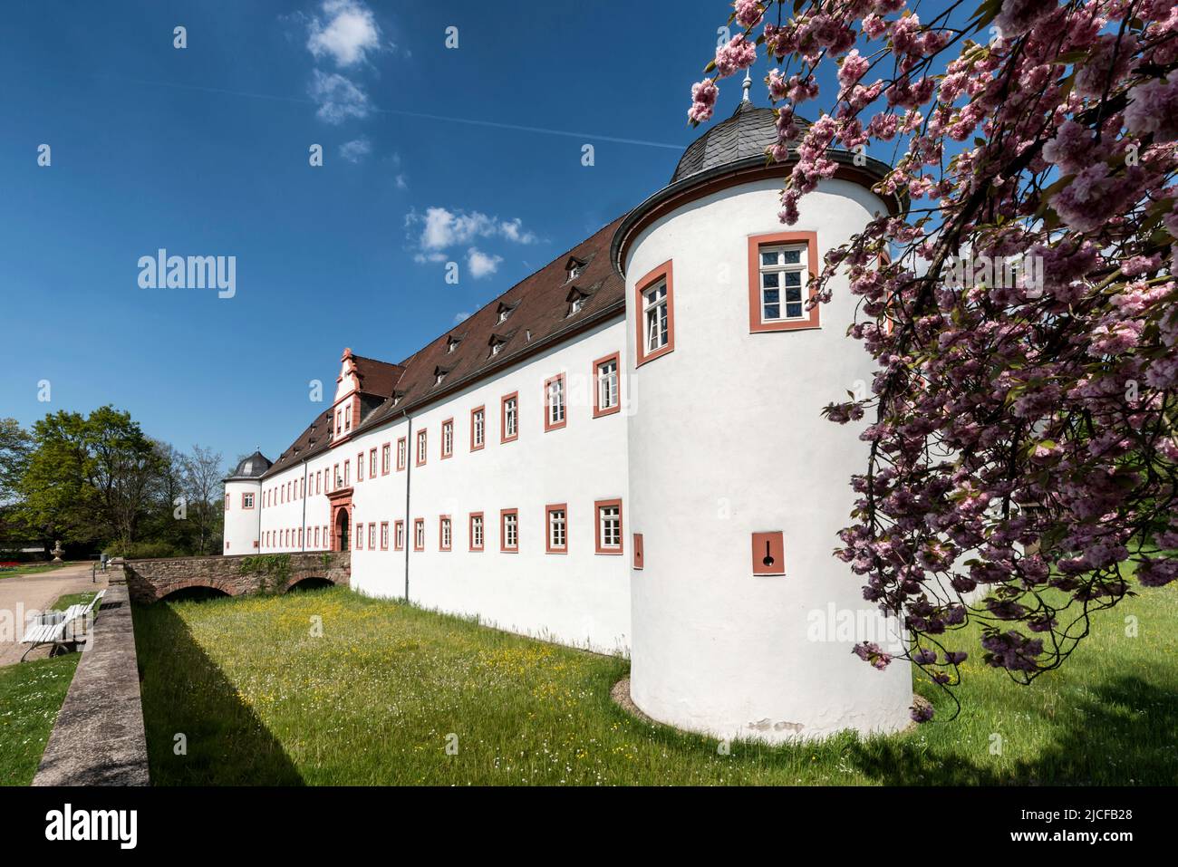 Heusenstamm castle or schonborn castle hi-res stock photography and ...