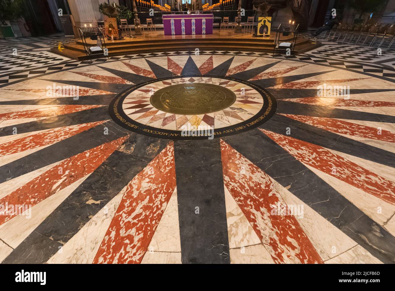 England, London, St. Paul's Cathedral, Flooring Pattern Under The Dome ...