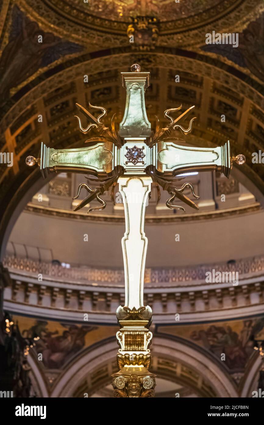 Cross of st pauls cathedral hi-res stock photography and images - Alamy