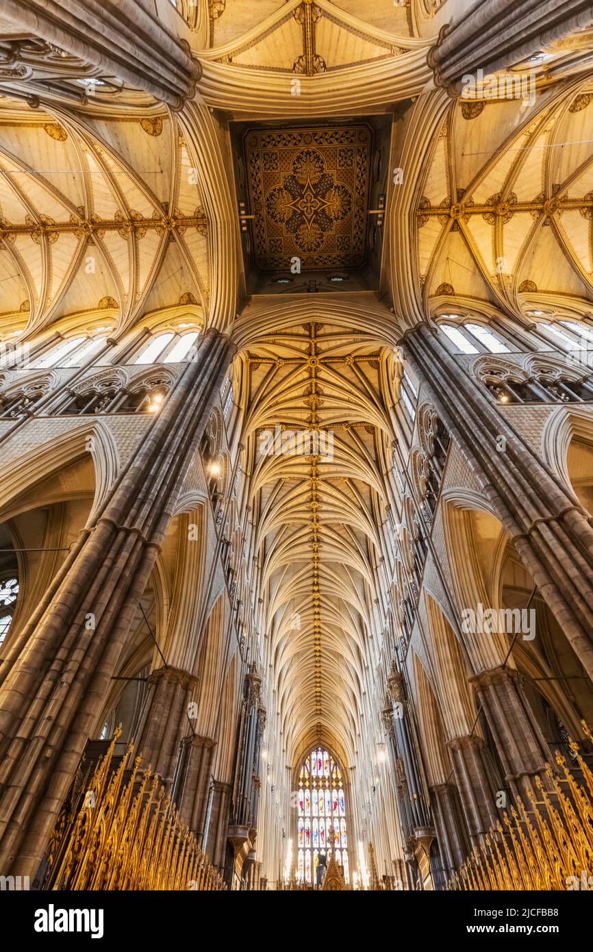 Westminster abbey fan vaulted ceiling hi-res stock photography and ...