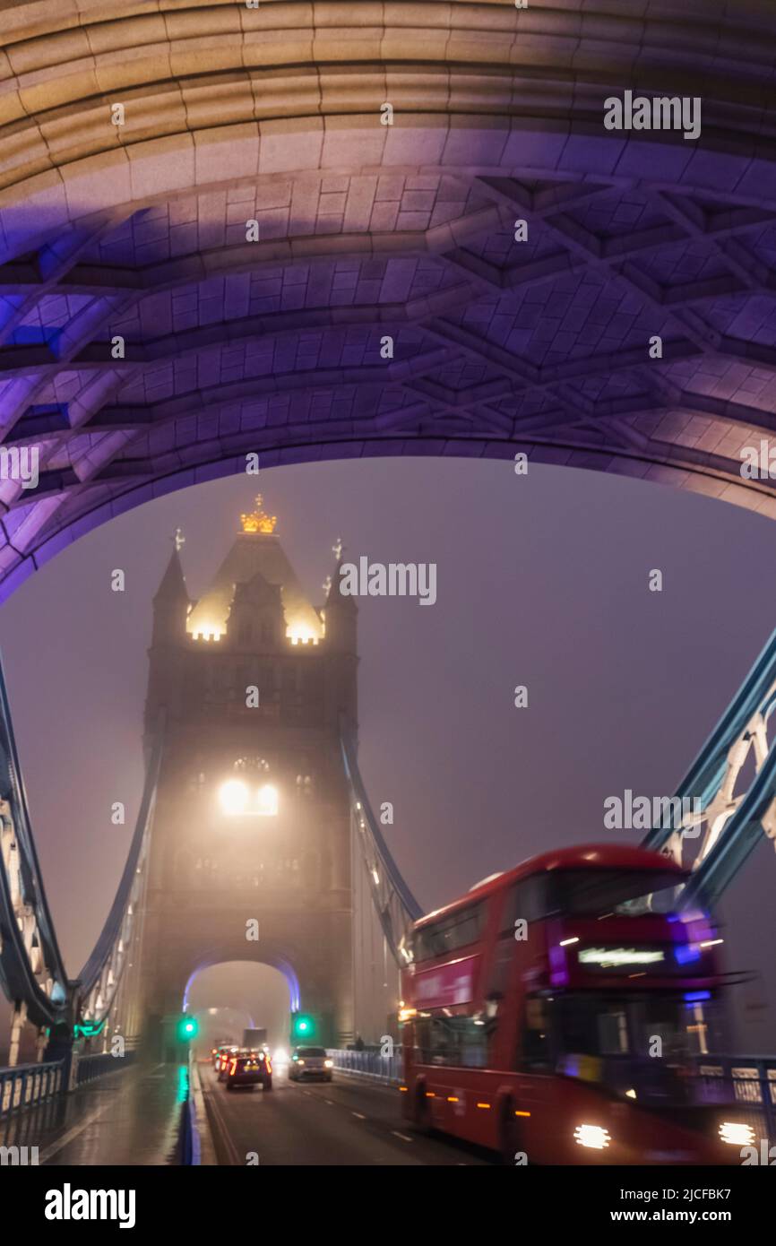 London mist night hi-res stock photography and images - Alamy