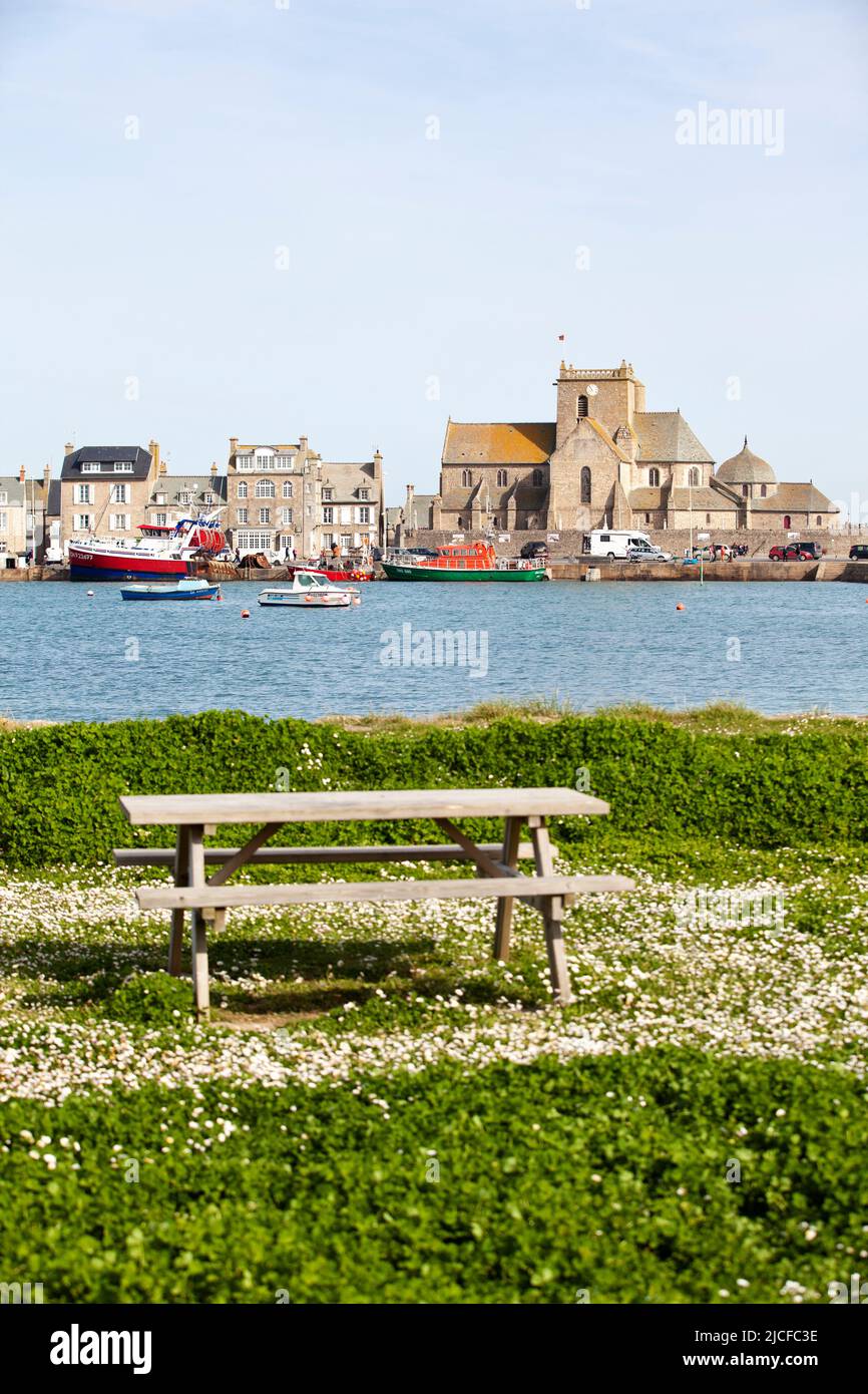 Barfleur port hi-res stock photography and images - Alamy