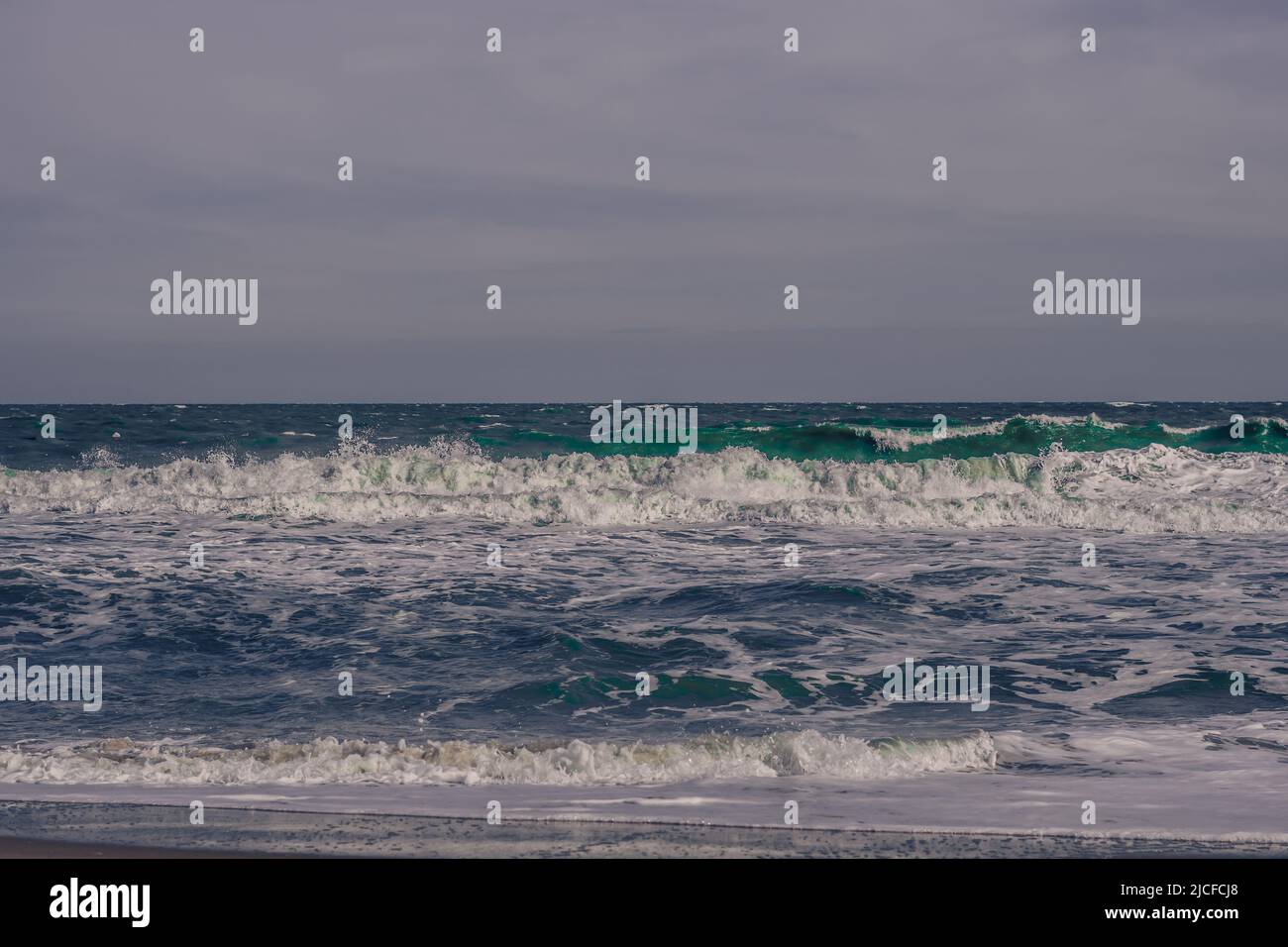 Ocean storm waves dramatically crashing splashing. Sky horizon line ...