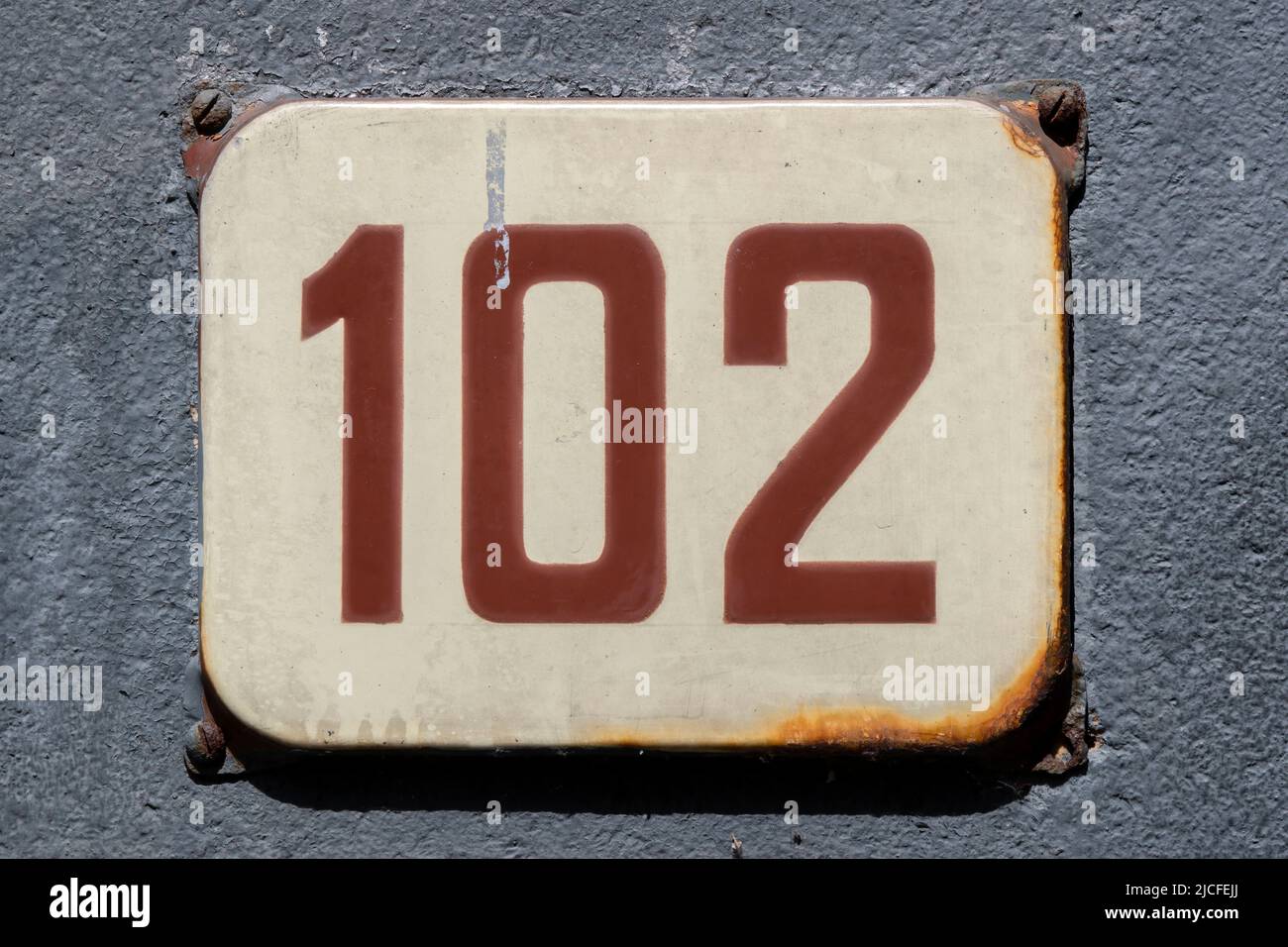 House number 102 sign hi-res stock photography and images - Alamy