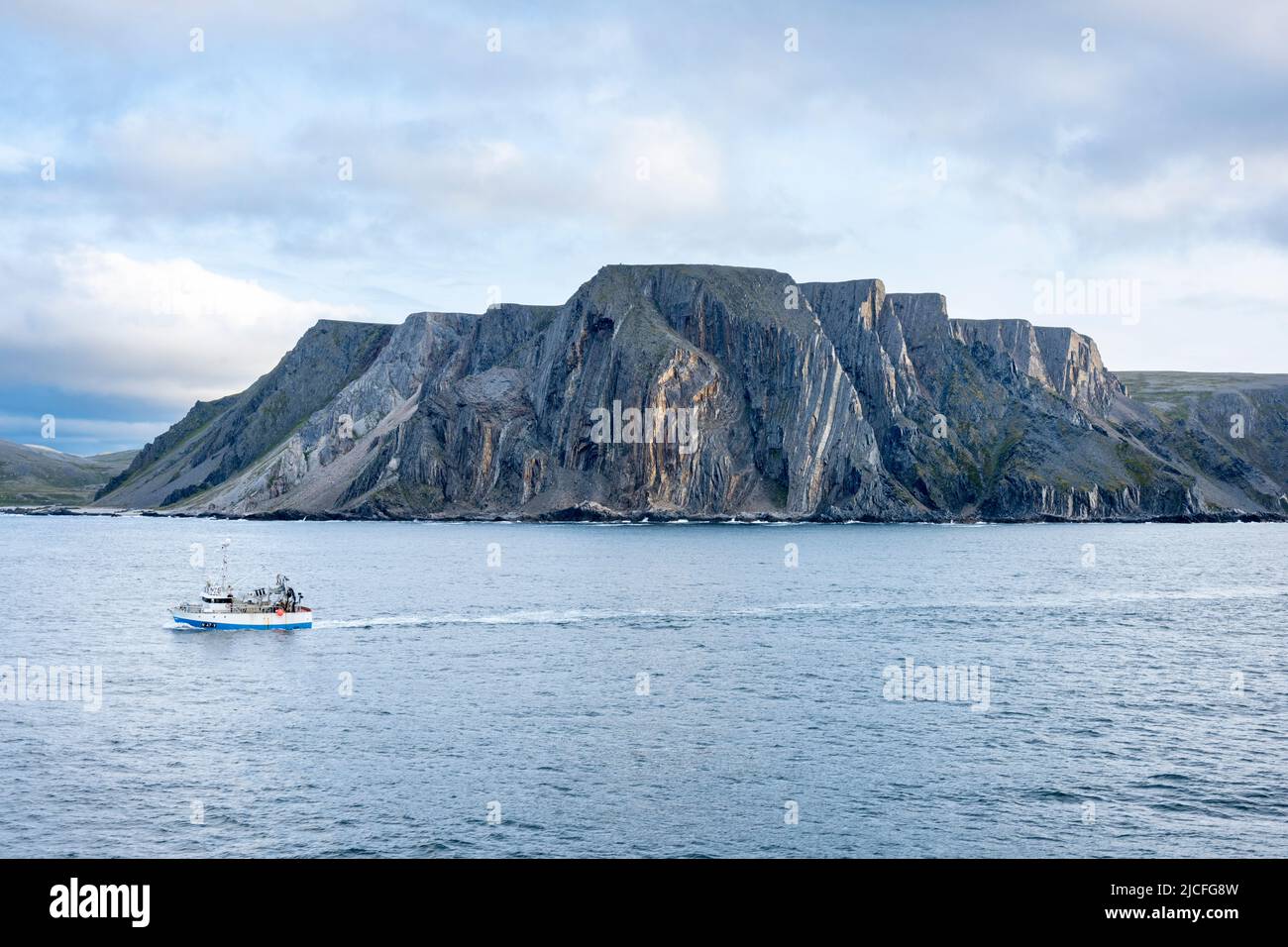 Norway, Troms og Finnmark, coastal landscape between Kjøllefjord and ...