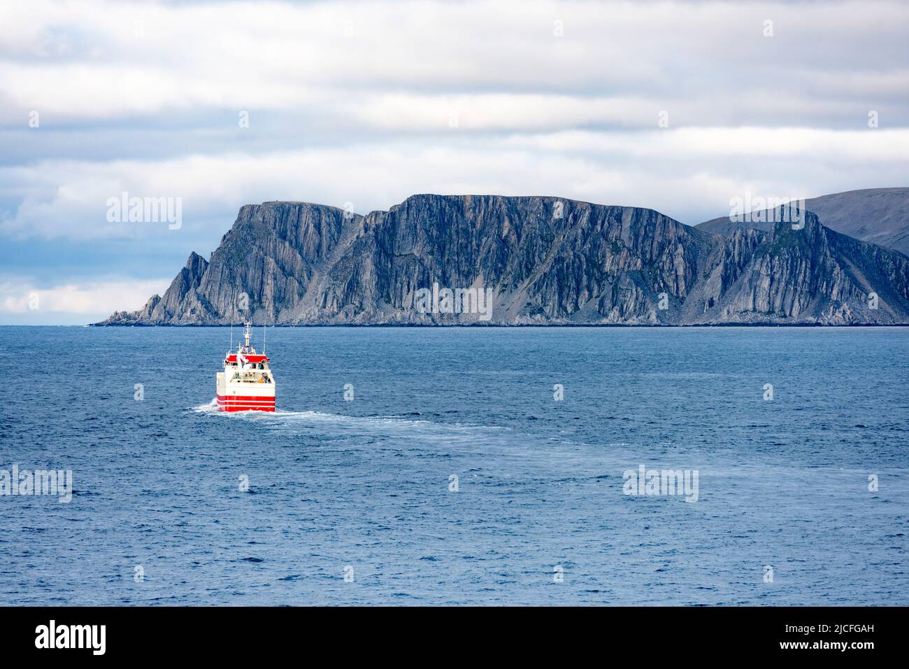 Norway, Troms og Finnmark, coastal landscape between Kjøllefjord and ...