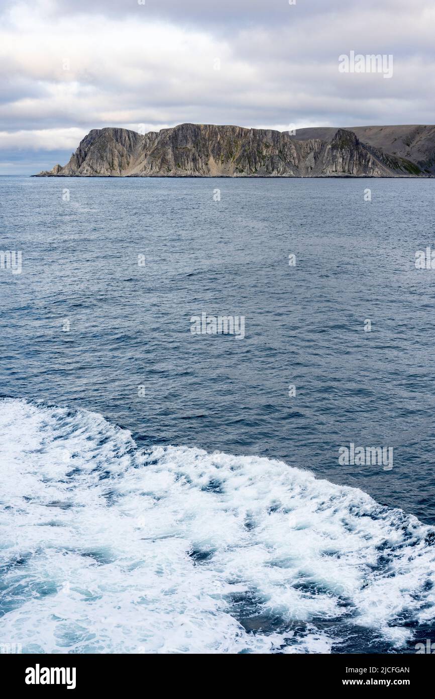 Norway, Troms og Finnmark, coastal landscape between Kjøllefjord and ...