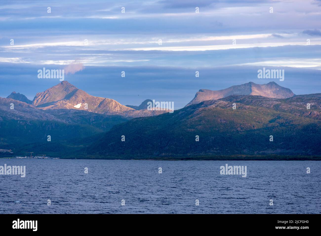 Norway, Troms og Finnmark, coastal landscape at Solbergfjorden Stock ...
