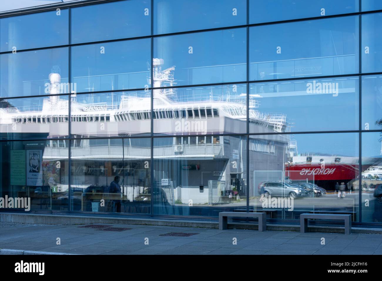 Ship swimming pool hi-res stock photography and images - Alamy