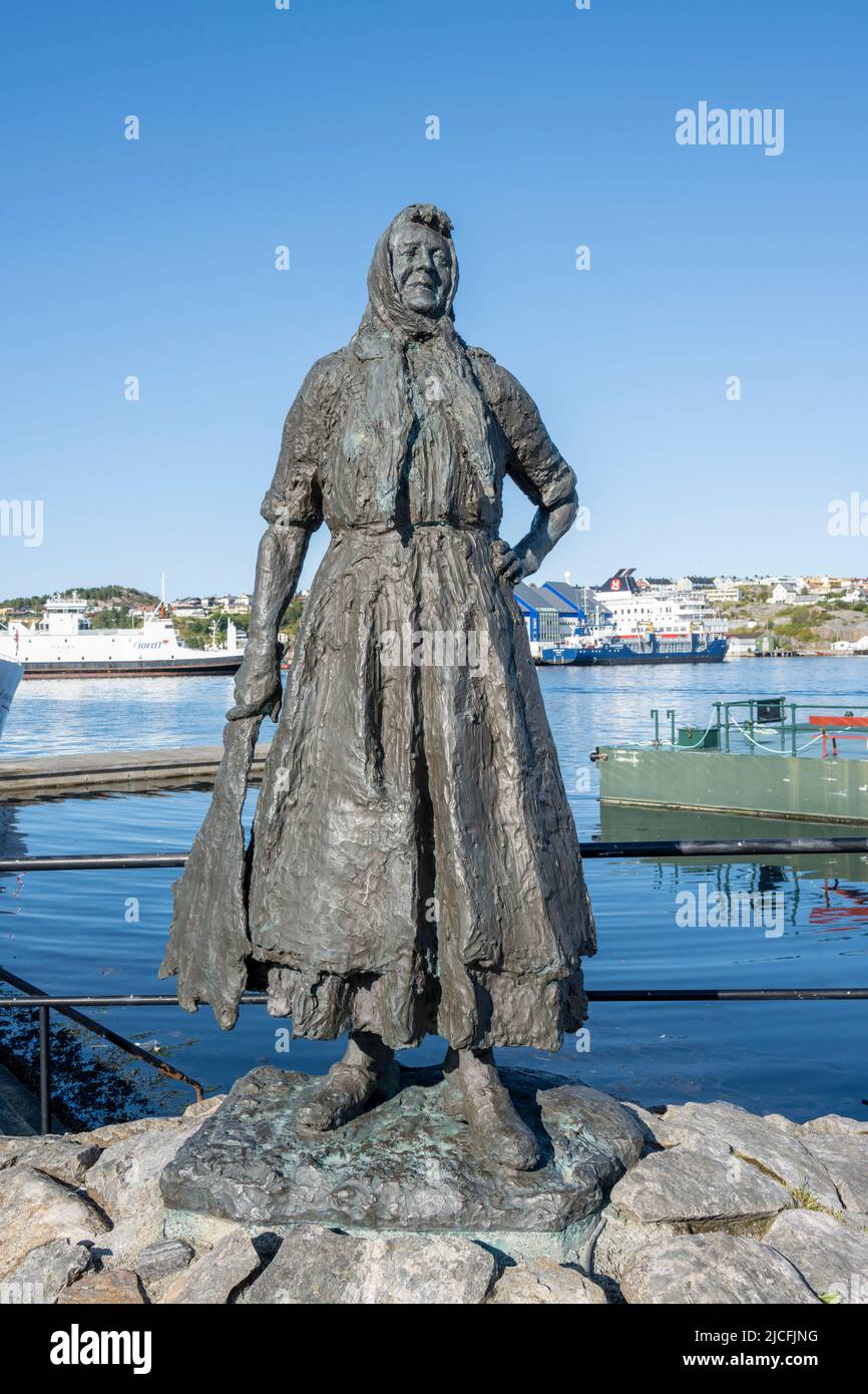 Norway, Møre og Romsdal, Kristiansund, statue of Klippfiskkjerringa by ...