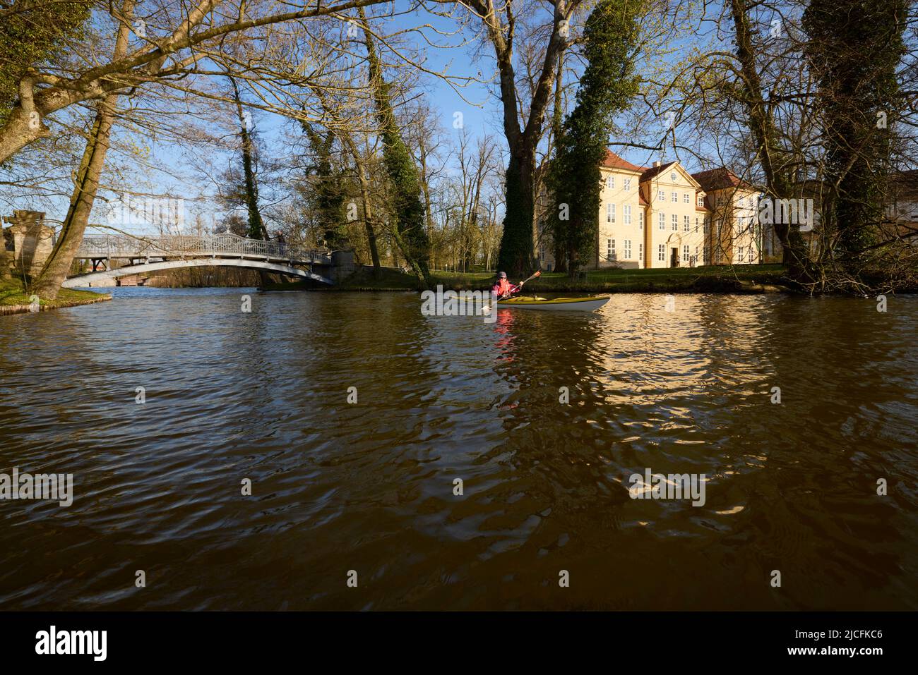 Kayak lakes hi-res stock photography and images - Alamy
