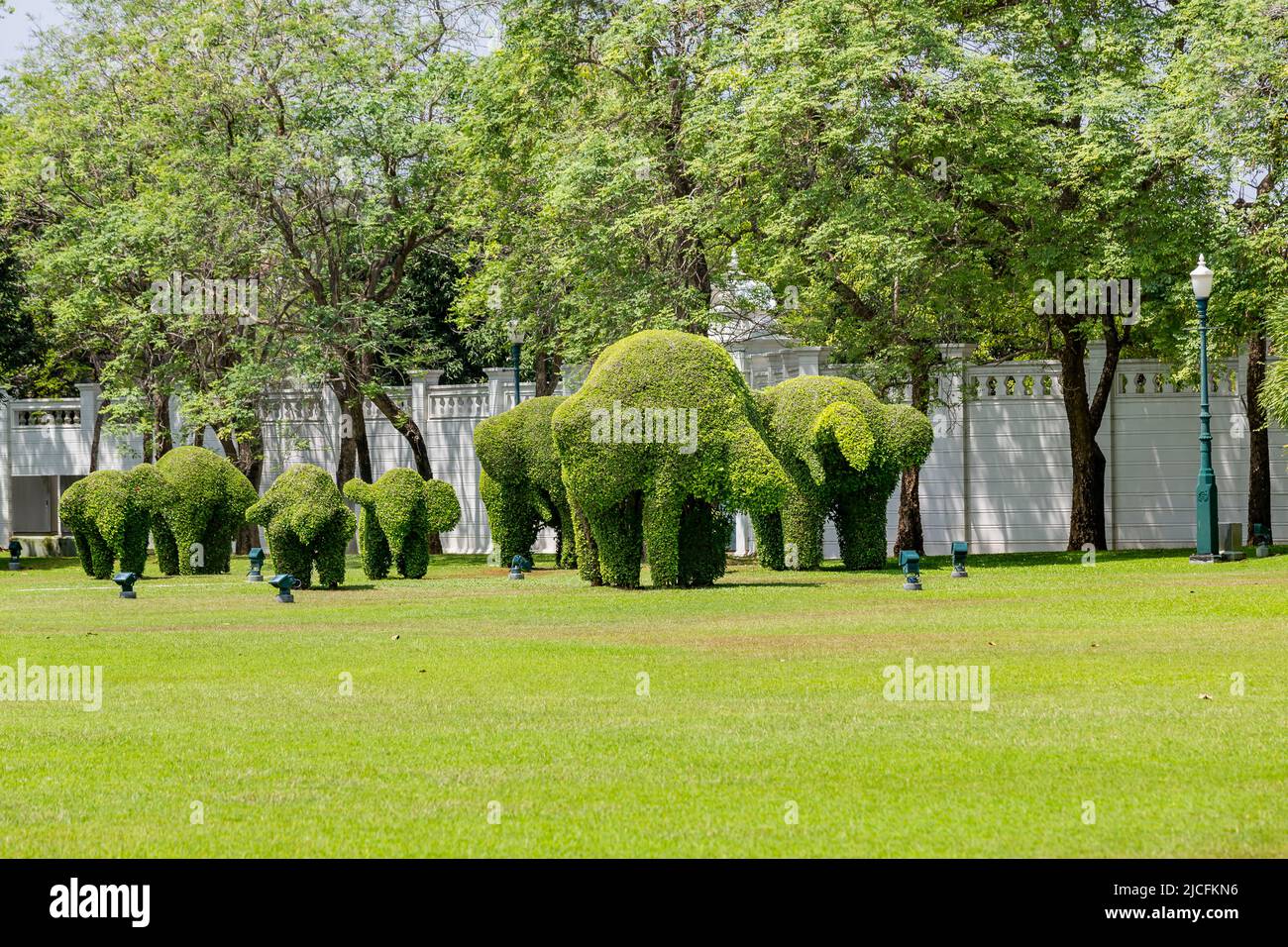 Park with animal topiaries, Topiari, Bang Pa-In, Royal Family Summer ...